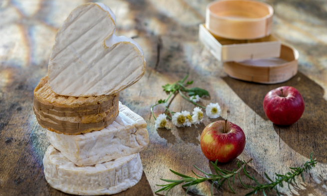 Quels sont les meilleurs fromages normands ? - La voile blanche ...